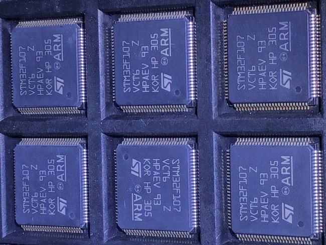 STM32F107VCT6 STMicroelectronics Microcontroller ICs Chip QFP144 Package